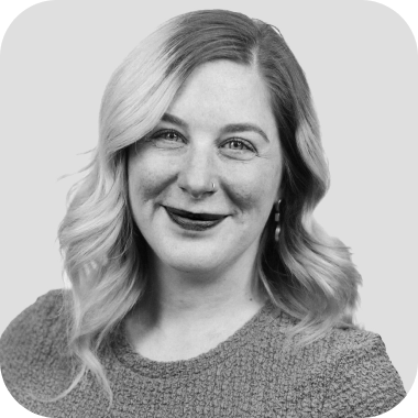 Julie Sablar headshot